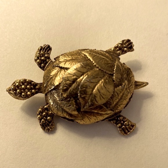 Jewelry | Vintage Dainty Textured Gold Toned Turtle Broochpin | Poshmark